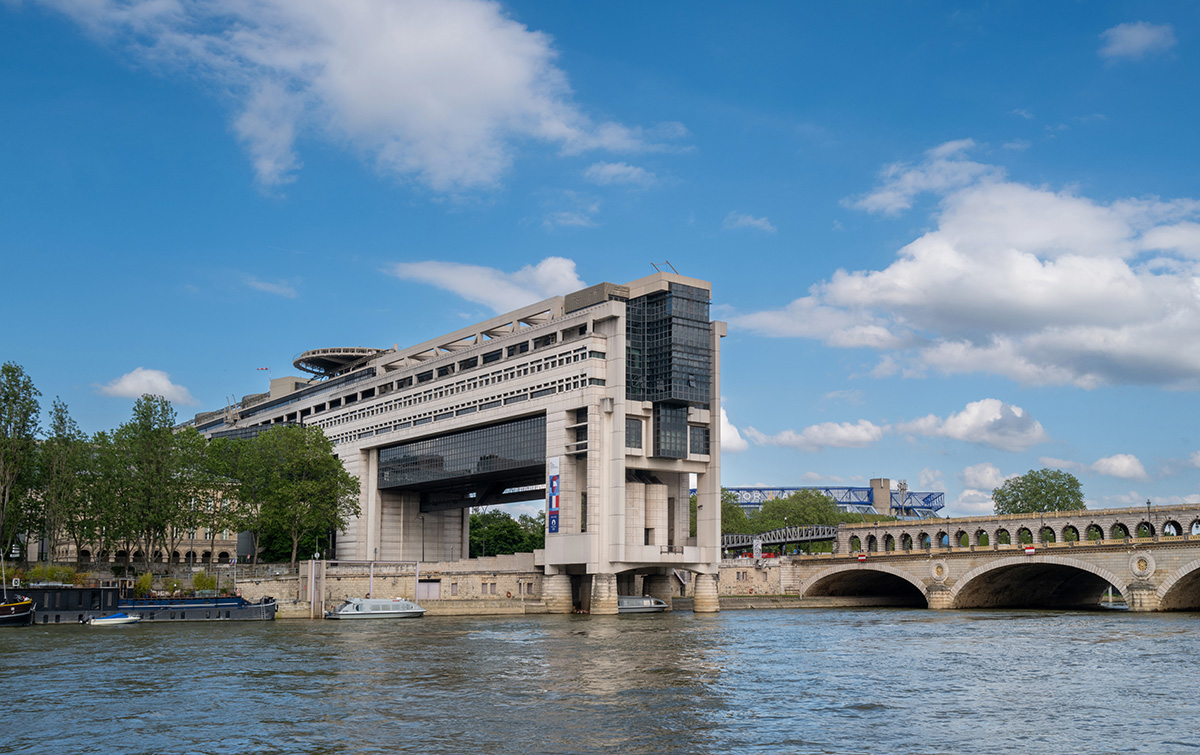 Finances publiques 2024 : une "dérive inédite" dit la Cour des comptes ...