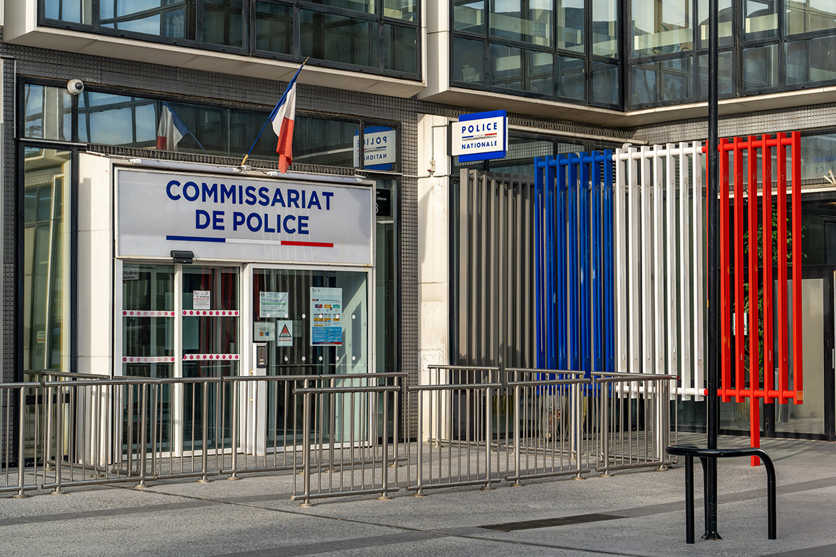 Commissariats et gendarmeries : un accueil du public à améliorer | Vie ...