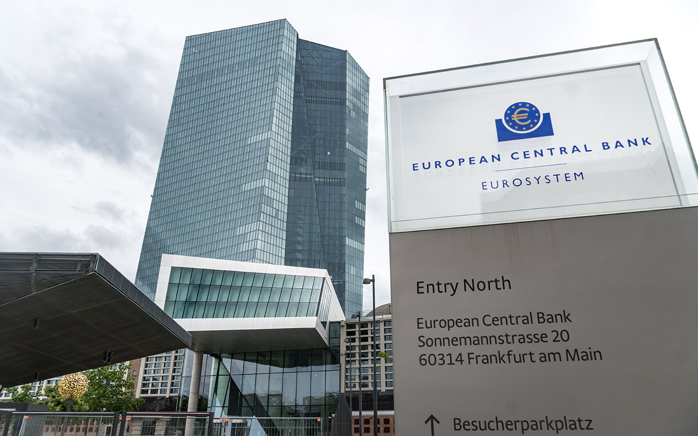 Zone euro : la BCE accélère la hausse des taux politique monétaire ...